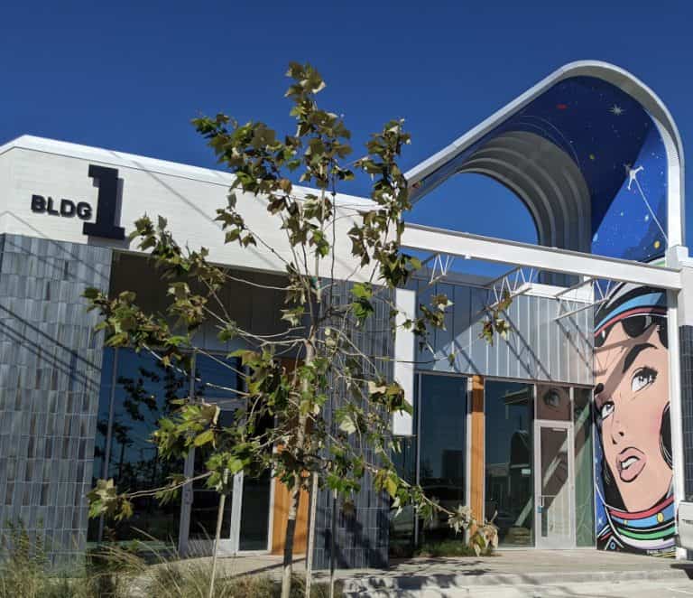 MKT Houston Heights... Eye catching architecture and beautiful murals ...